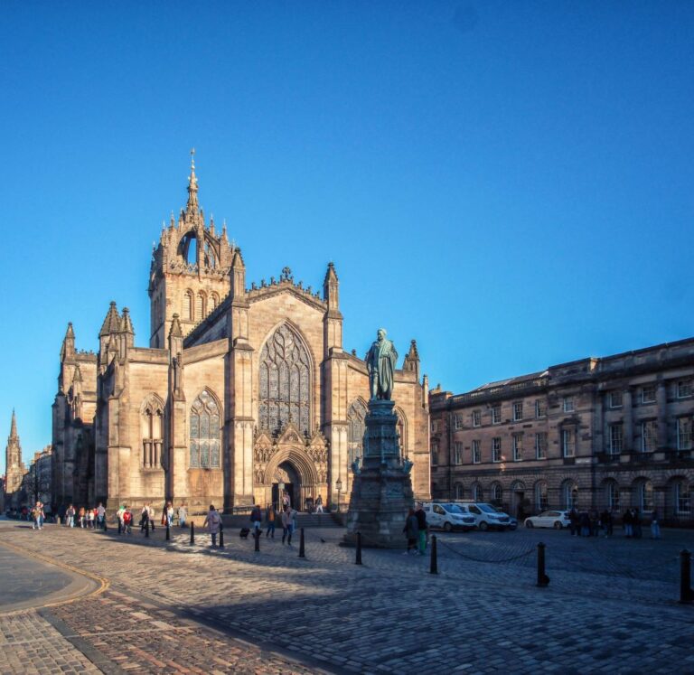 72 hours in Edinburgh, Scotland – Must-See Sights + Top Tips